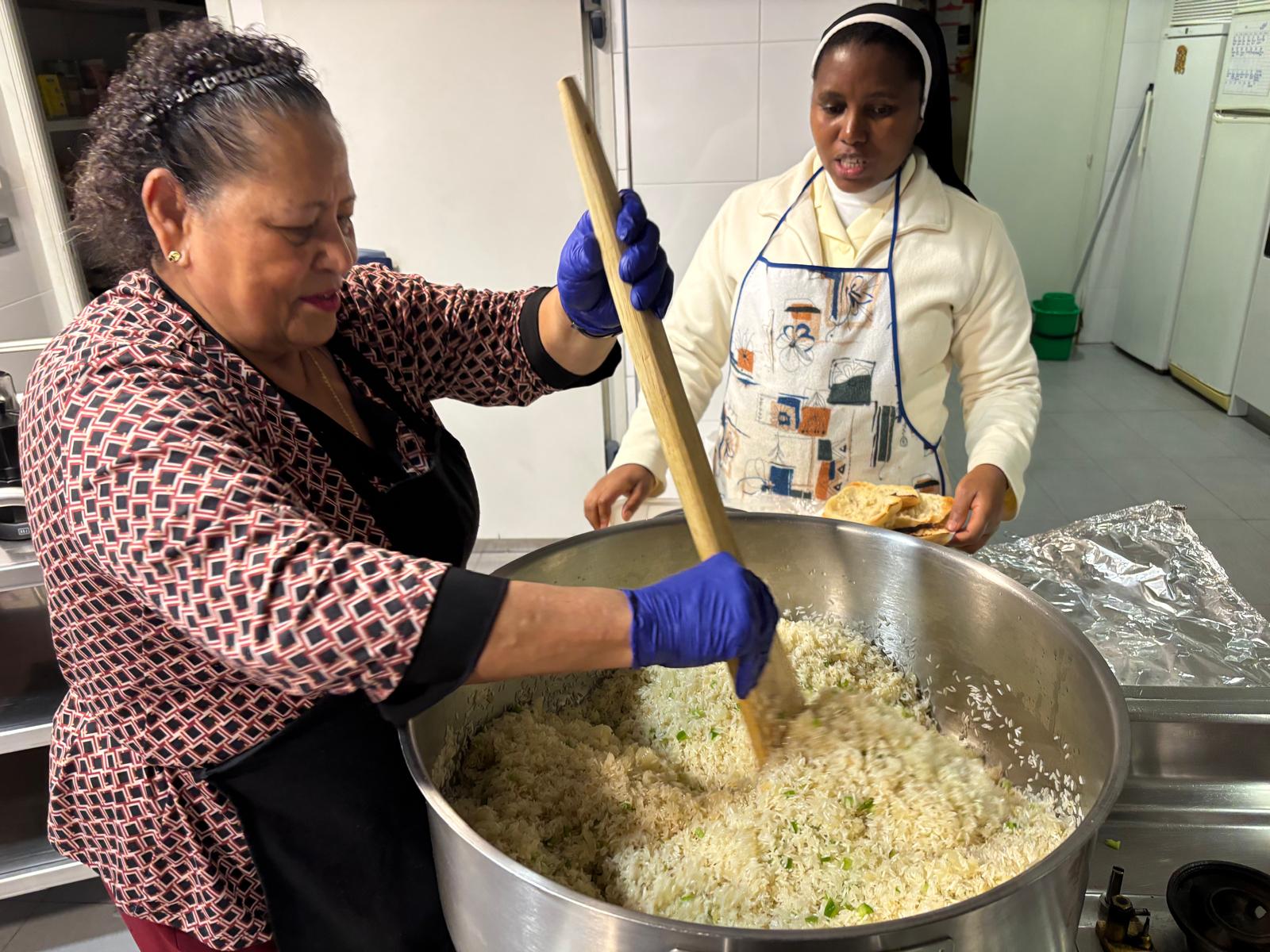 Exitosa Comida Solidaria para los Peregrinos de Roma - Diócesis de San ...